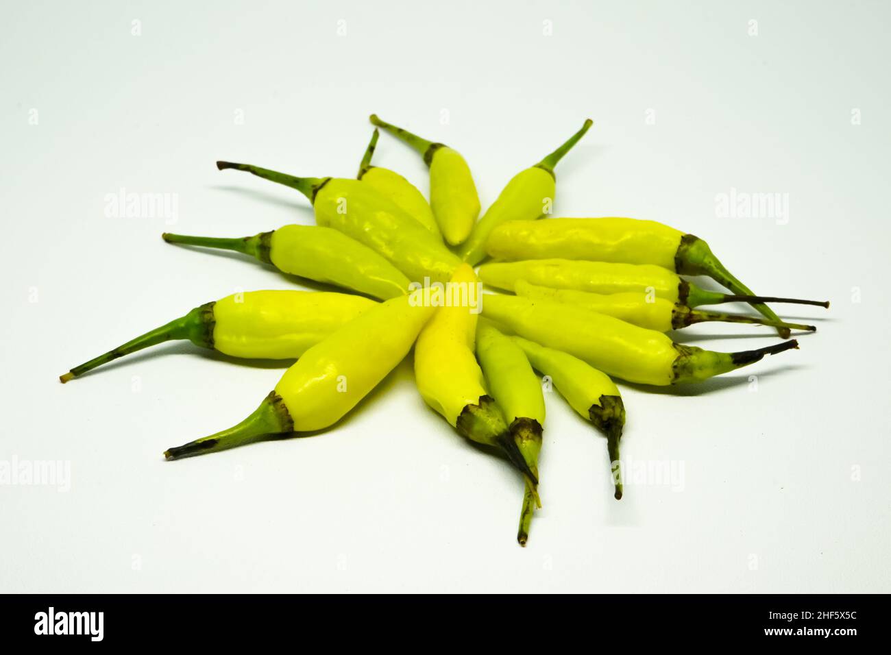 Small green chilies are suitable for mixing chili sauce so that it ...