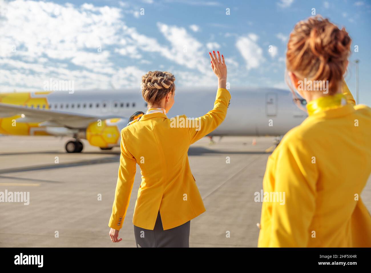 Hello gesture hi-res stock photography and images - Alamy