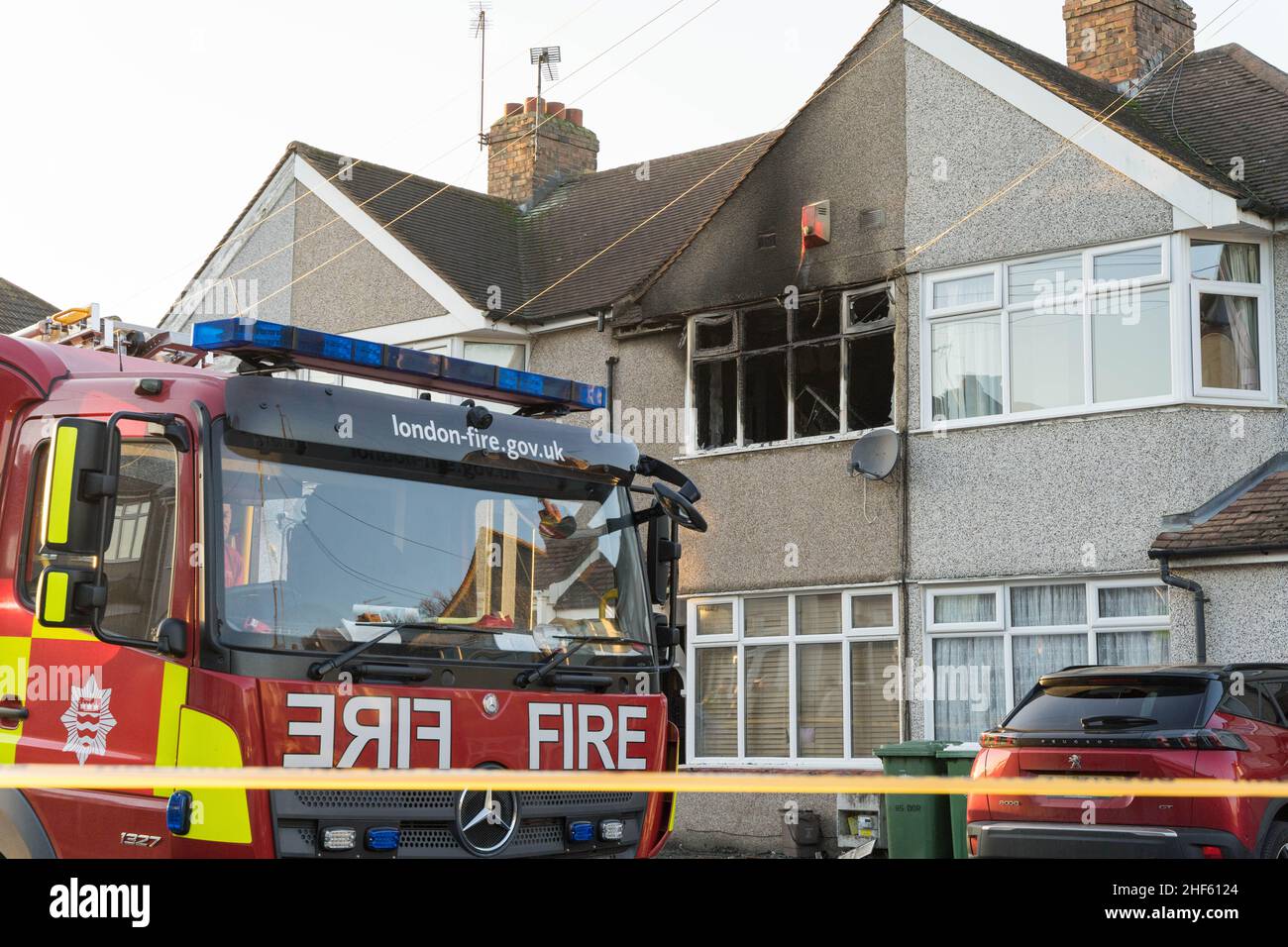 Bexley, London, UK. 14th Jan, 2022. Four fire engines and 25 ...