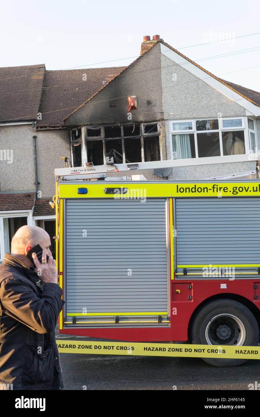 Bexley, London, UK. 14th Jan, 2022. Four fire engines and 25 ...