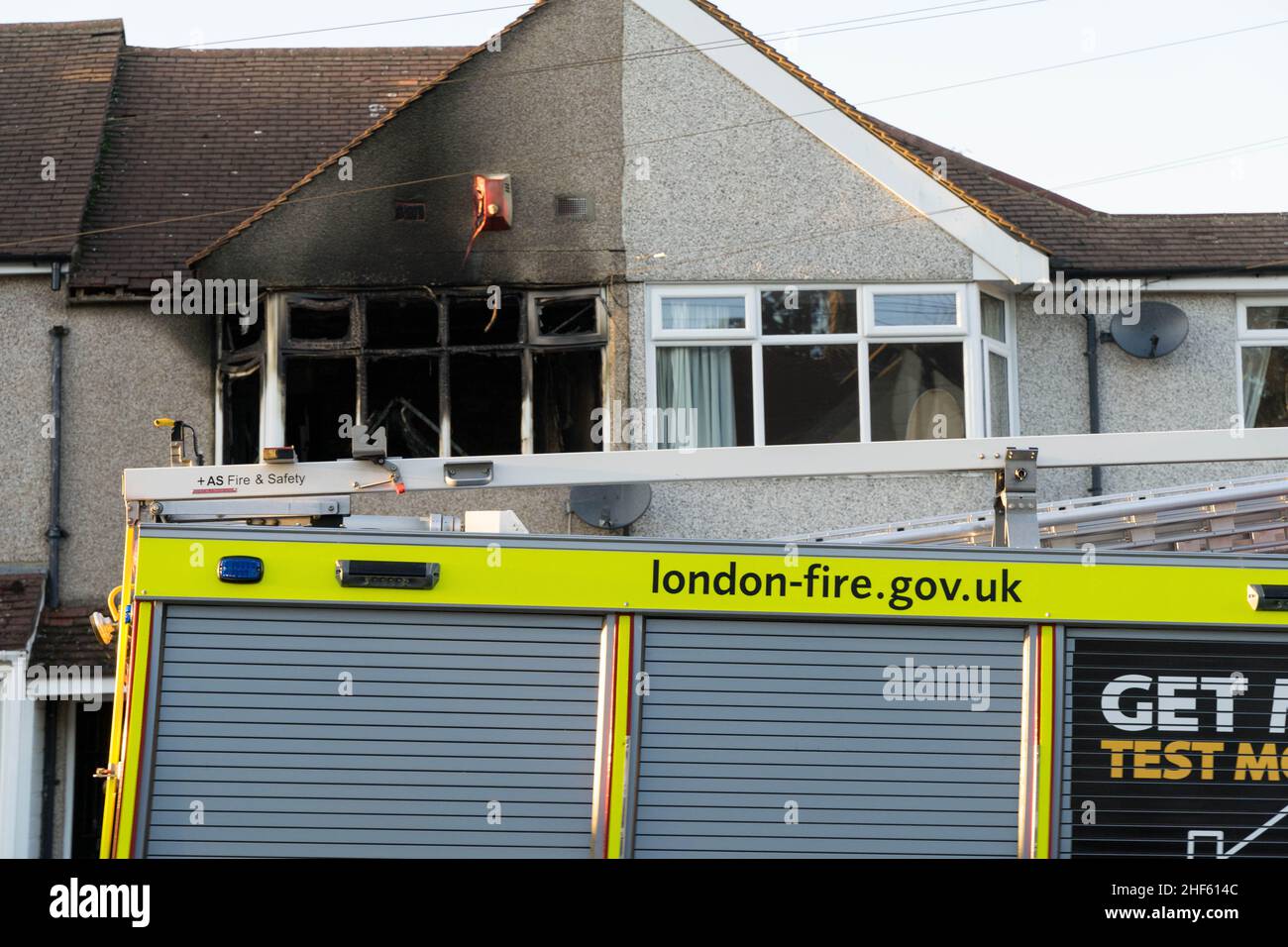 Bexley, London, UK. 14th Jan, 2022. Four fire engines and 25 ...