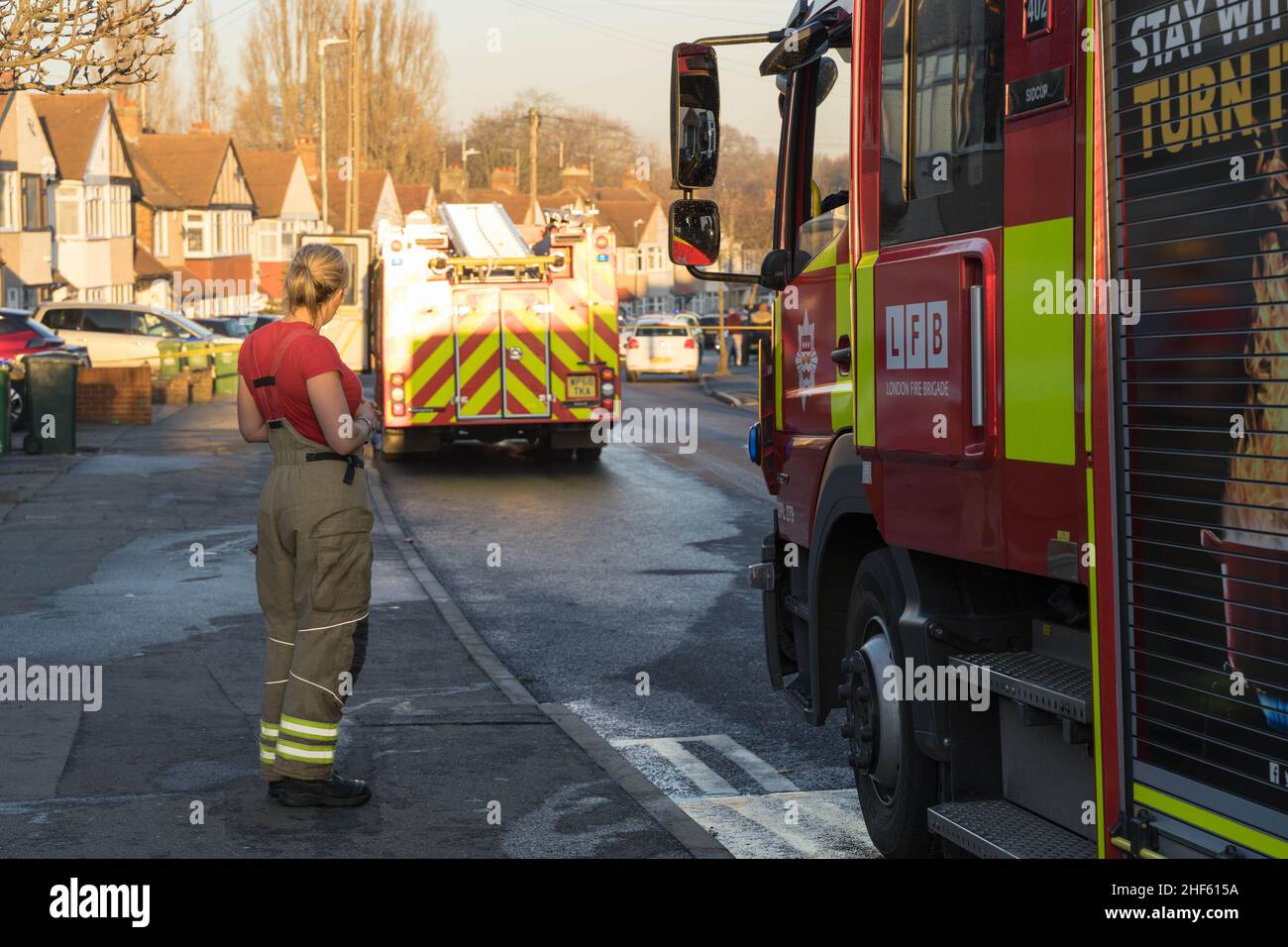 Bexley, London, UK. 14th Jan, 2022. Four fire engines and 25 ...