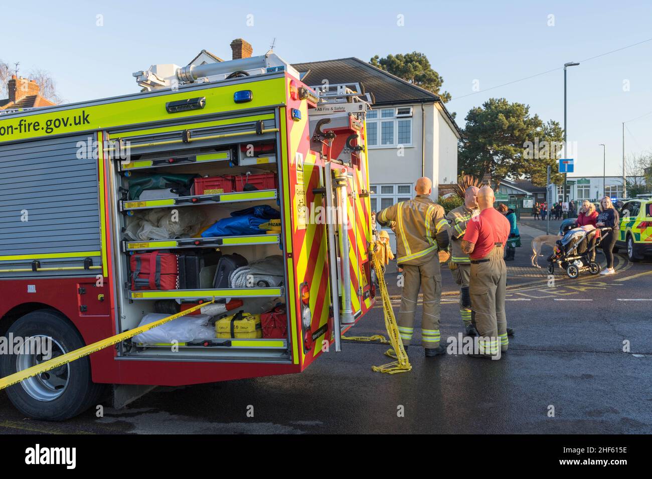 Bexley, London, UK. 14th Jan, 2022. Four fire engines and 25 ...