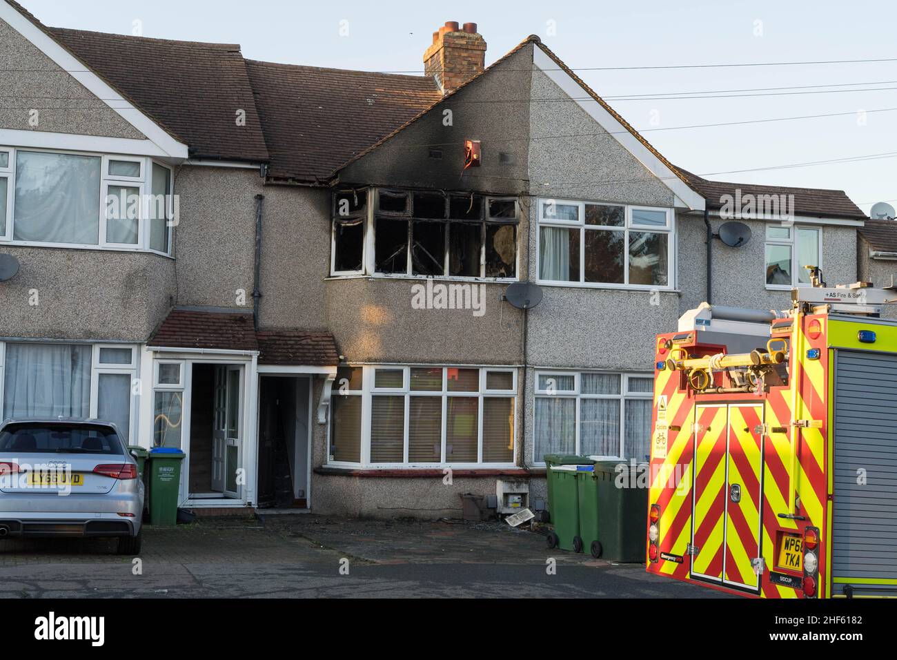 Bexley, London, UK. 14th Jan, 2022. Four fire engines and 25 ...