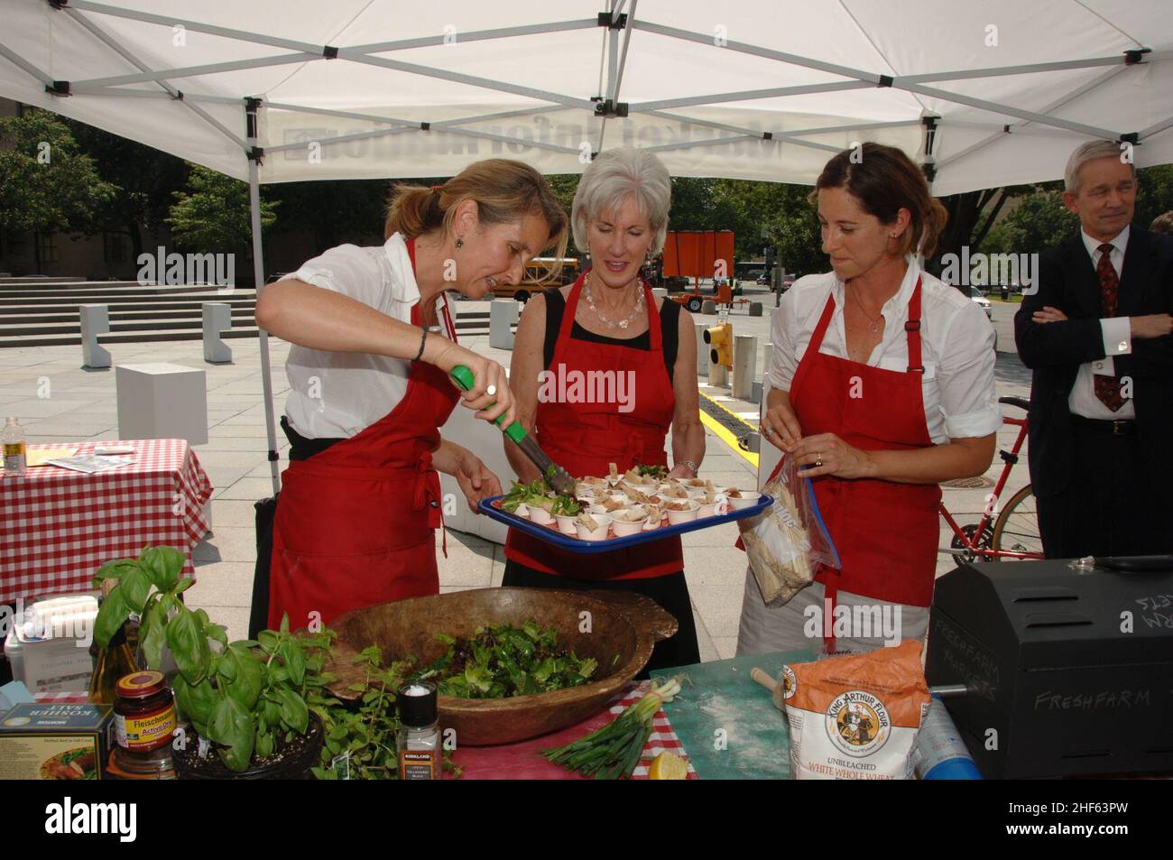 Secretary Kathleen Sebelius participates in a cooking demonstration at ...