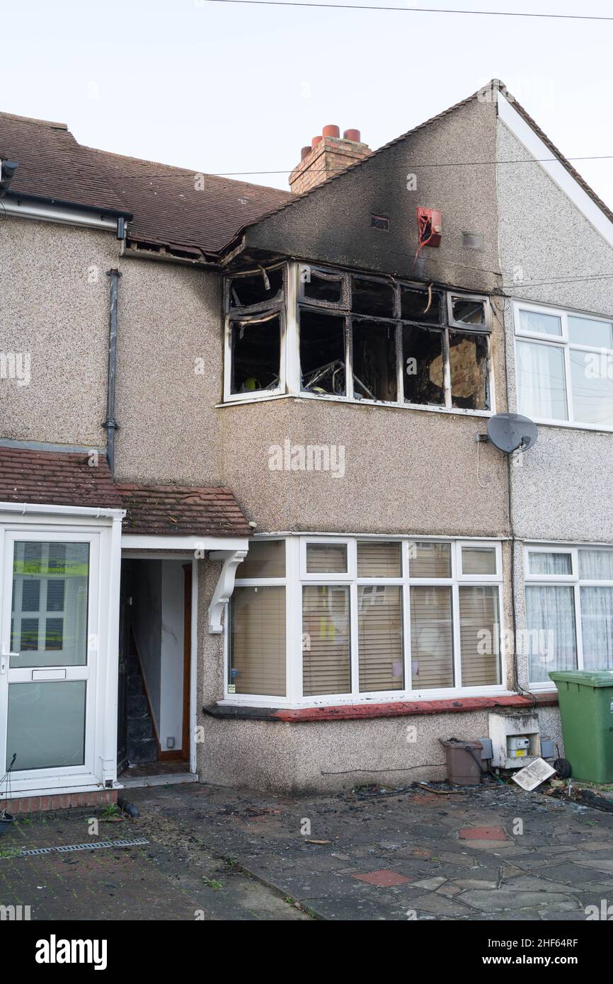 Front of fired damaged house hi-res stock photography and images - Alamy