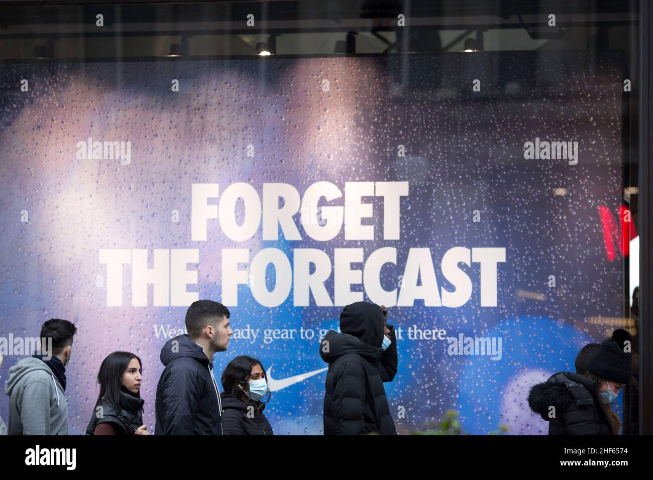 Nike store front logo hi-res stock photography and images - Alamy