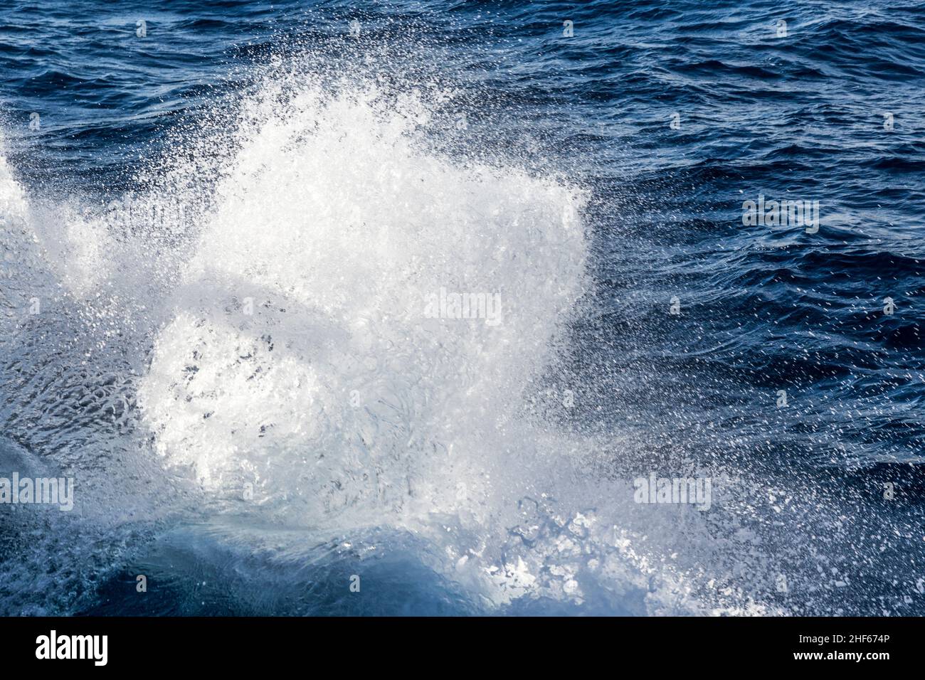 wave pattern from a boat in the ocean Stock Photo - Alamy
