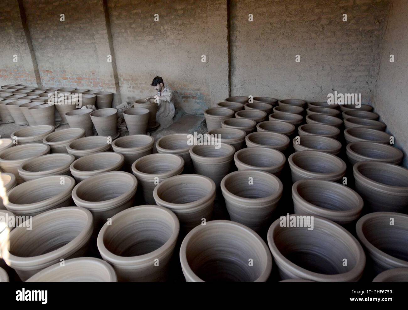 Peshawar, Peshawar, Pakistan. 14th Jan, 2022. A vendor making ...