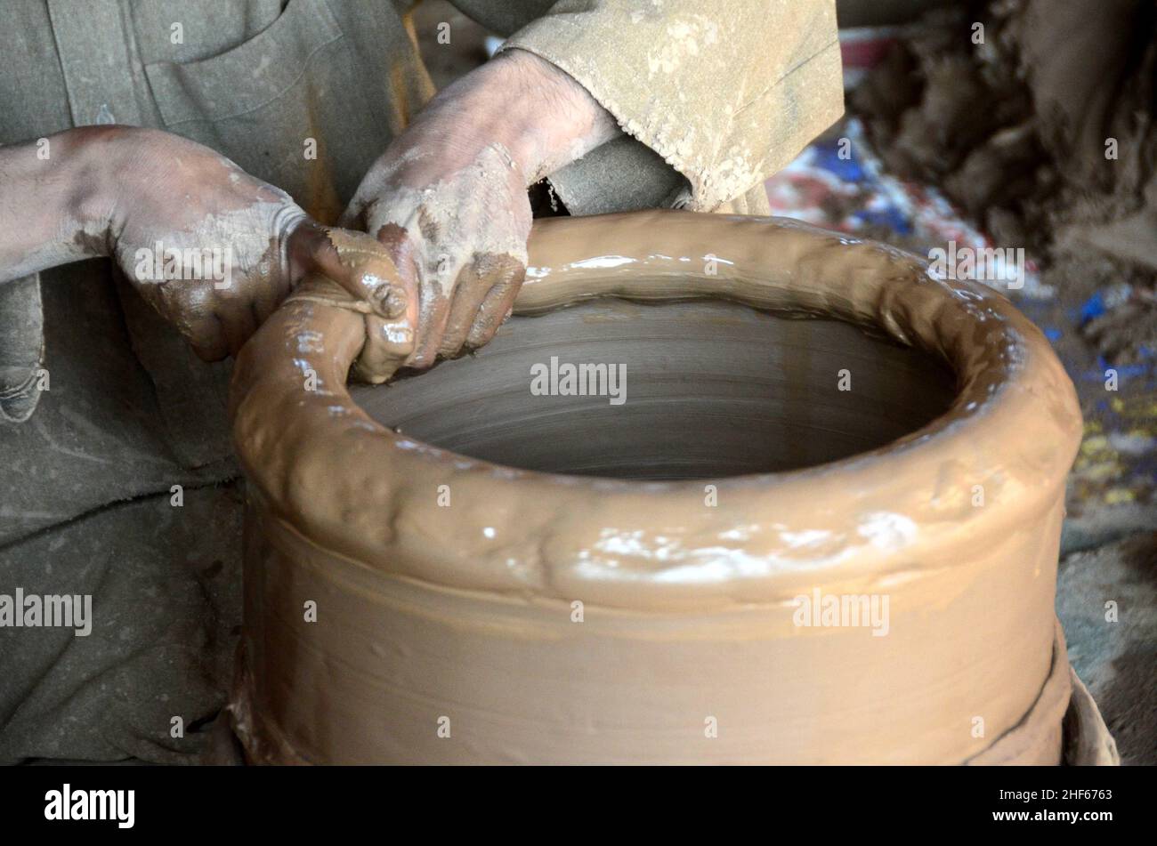 Peshawar, Peshawar, Pakistan. 14th Jan, 2022. A vendor making ...