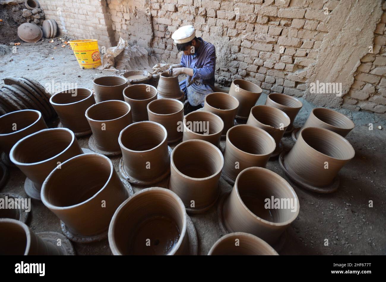 Peshawar, Peshawar, Pakistan. 14th Jan, 2022. A vendor making ...