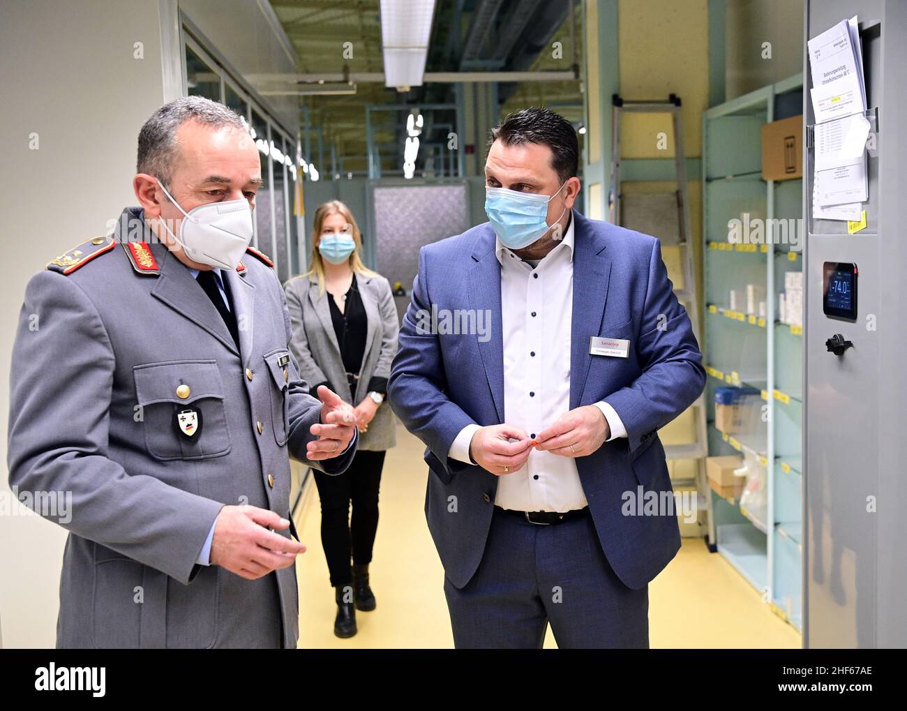 Potsdam, Germany. 14th Jan, 2022. Major General Carsten Breuer (l ...