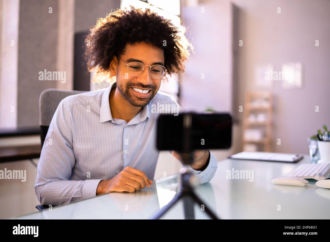 Mobile elearning hi-res stock photography and images - Alamy