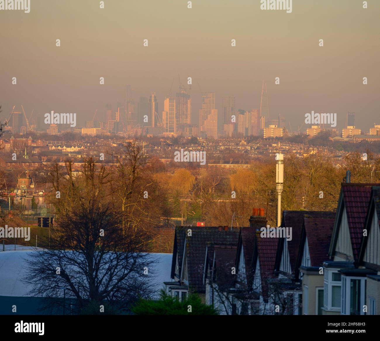 Air pollution uk houses hi-res stock photography and images - Alamy