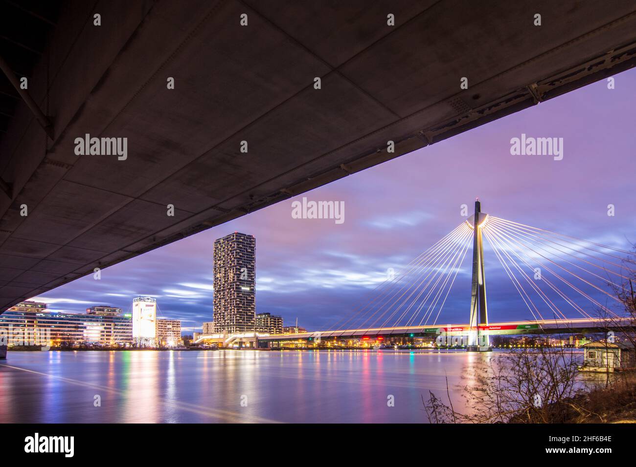 Wien, Vienna: river Donau (Danube), bridge Praterbrücke of freeway ...