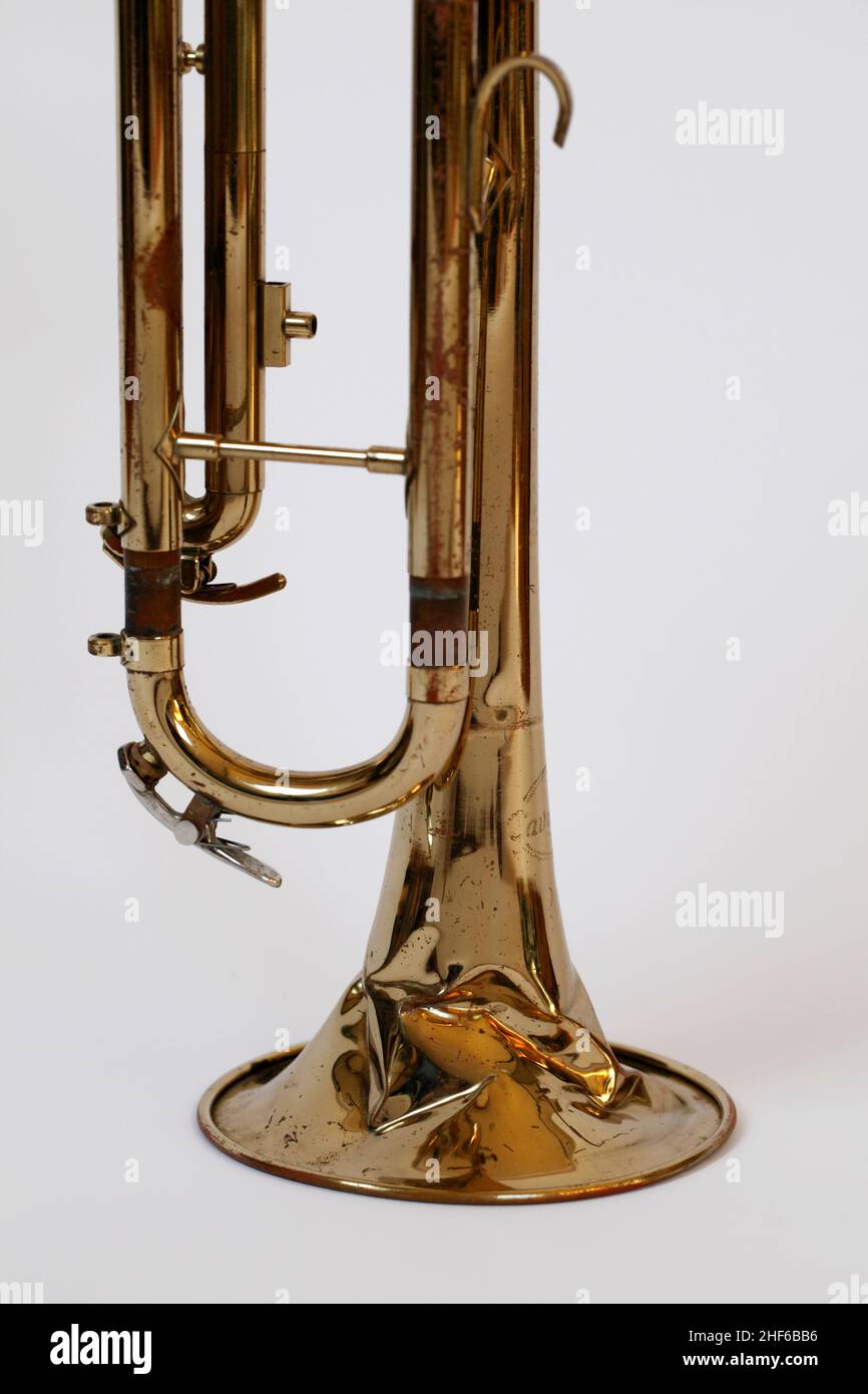 Trumpet with a crumpled damaged bell Stock Photo - Alamy