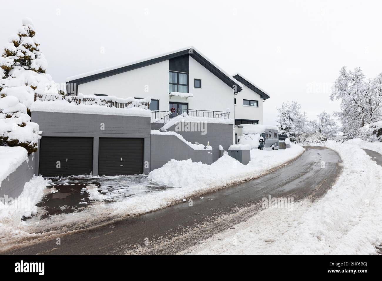 Snowed in road hi-res stock photography and images - Alamy