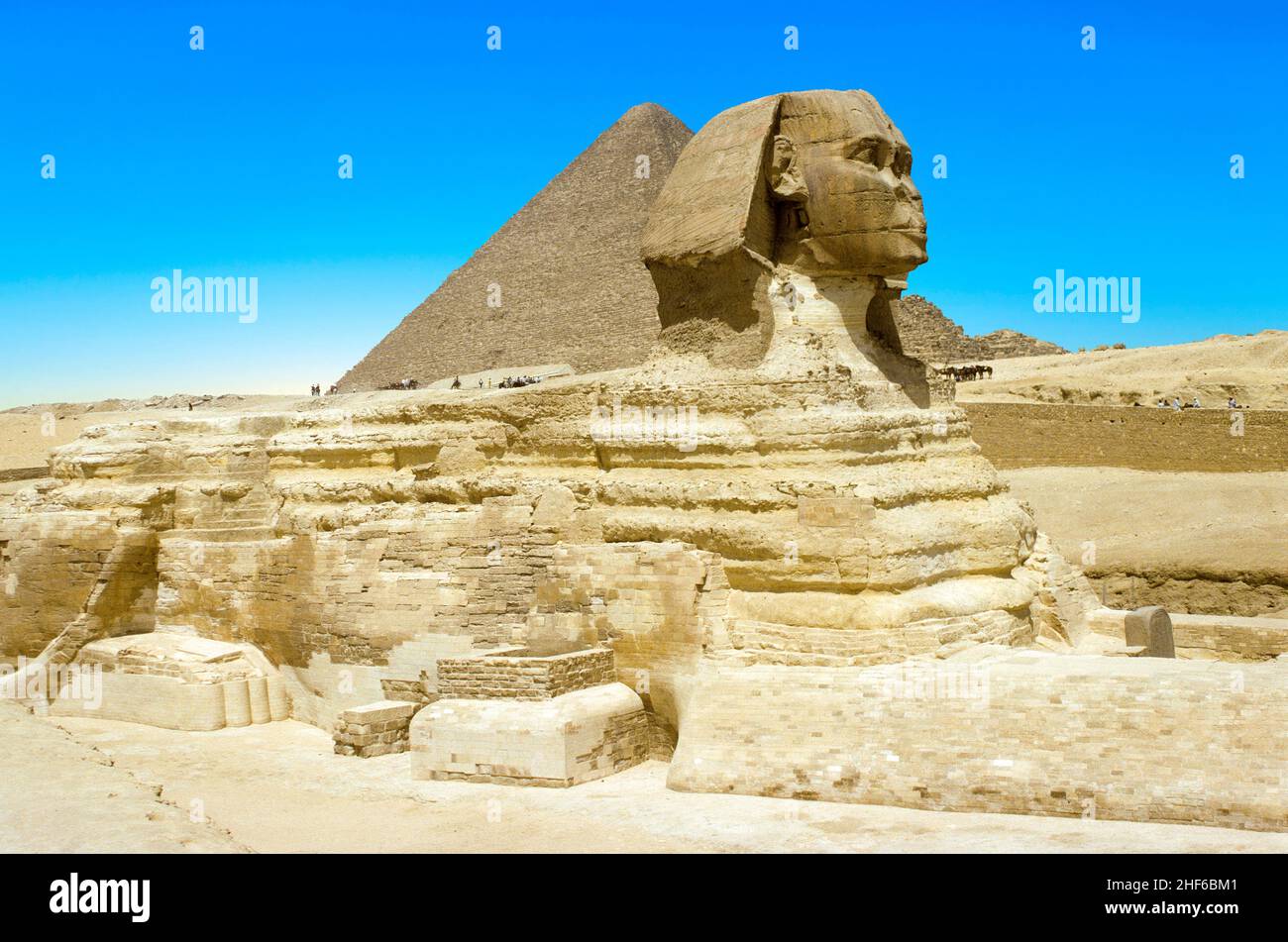 The full profile of the Great Sphinx with the pyramid in the background ...