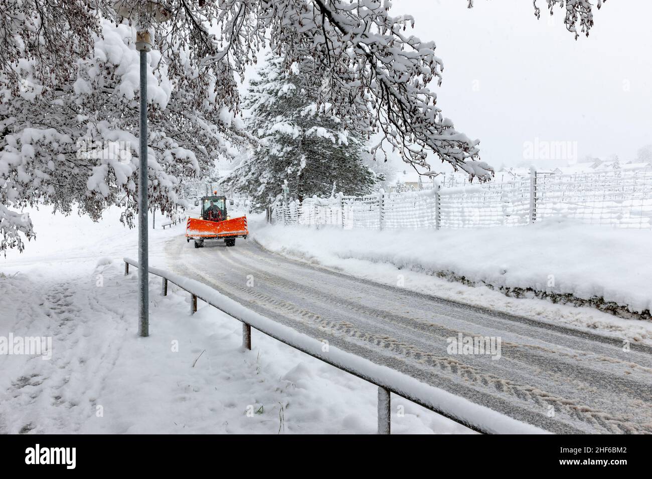 Frost and snow on country road hi-res stock photography and images - Alamy