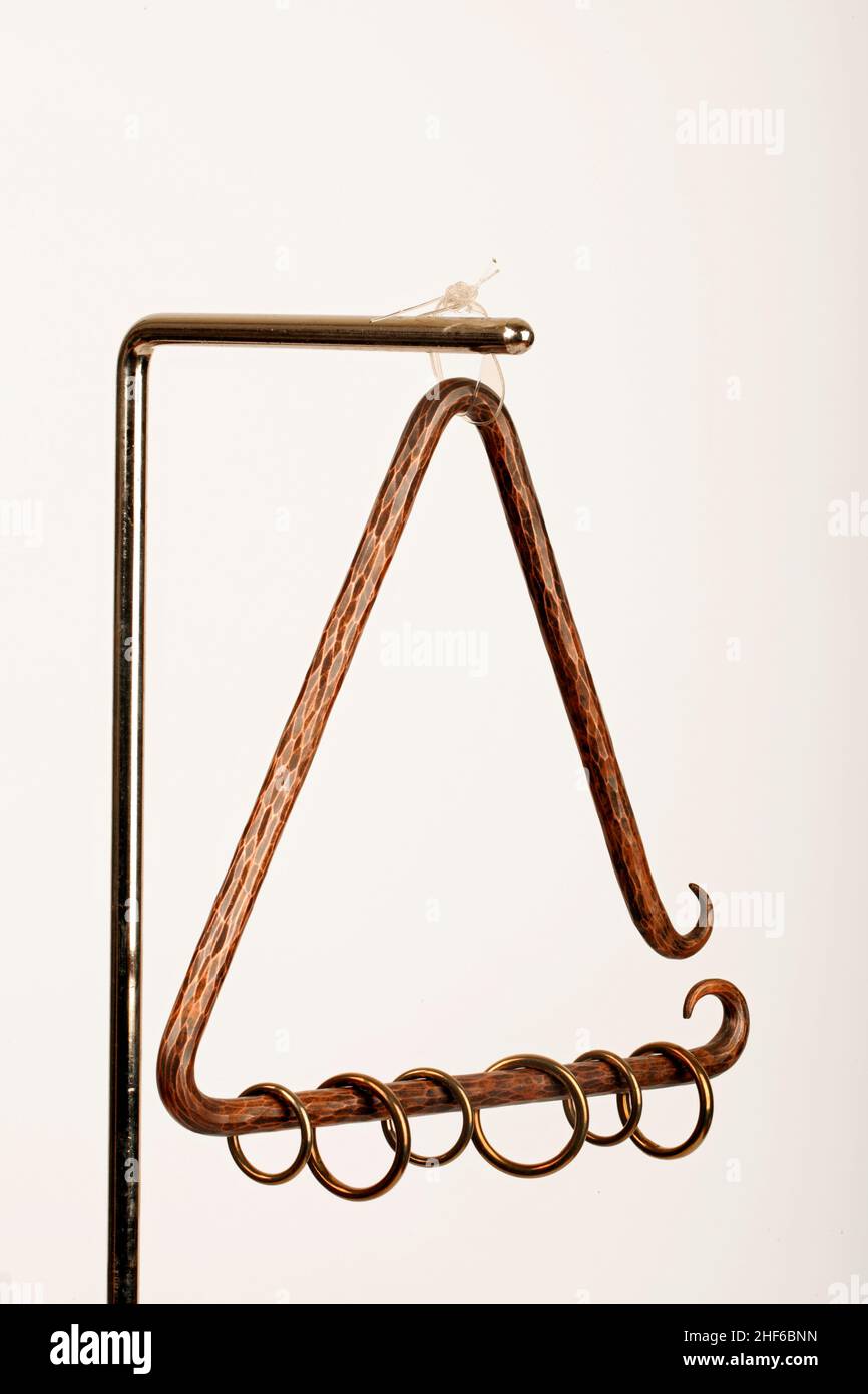 Hand hammered bronze triangle with rings to create an original buzzing ...