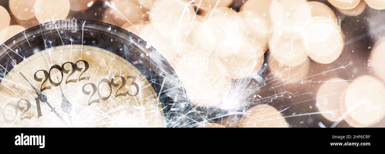 Dial of a clock with the year 2022 Stock Photo - Alamy