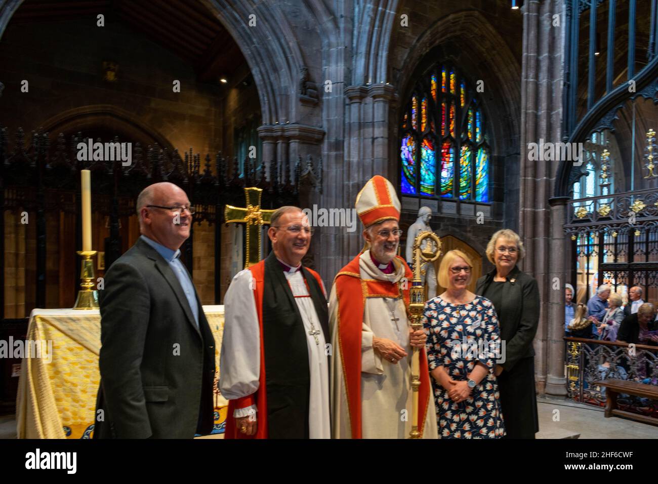 Manchester cathedral interior hi-res stock photography and images - Alamy
