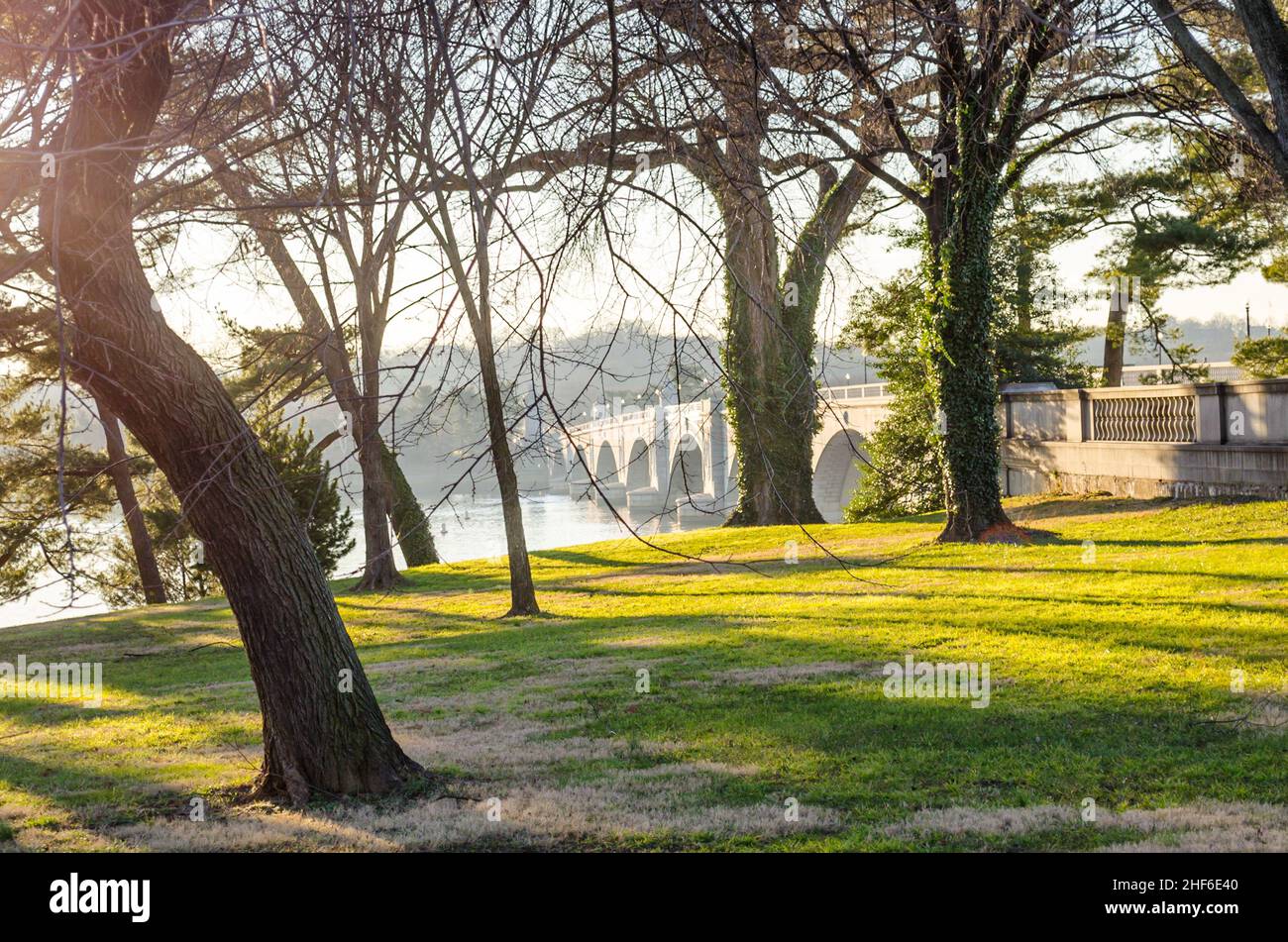 Forest lawn memorial park entrance hi-res stock photography and images ...