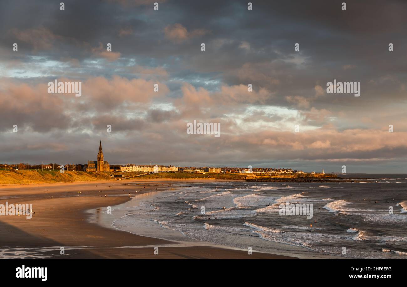 Walkers on beach tynemouth longsands hi-res stock photography and ...