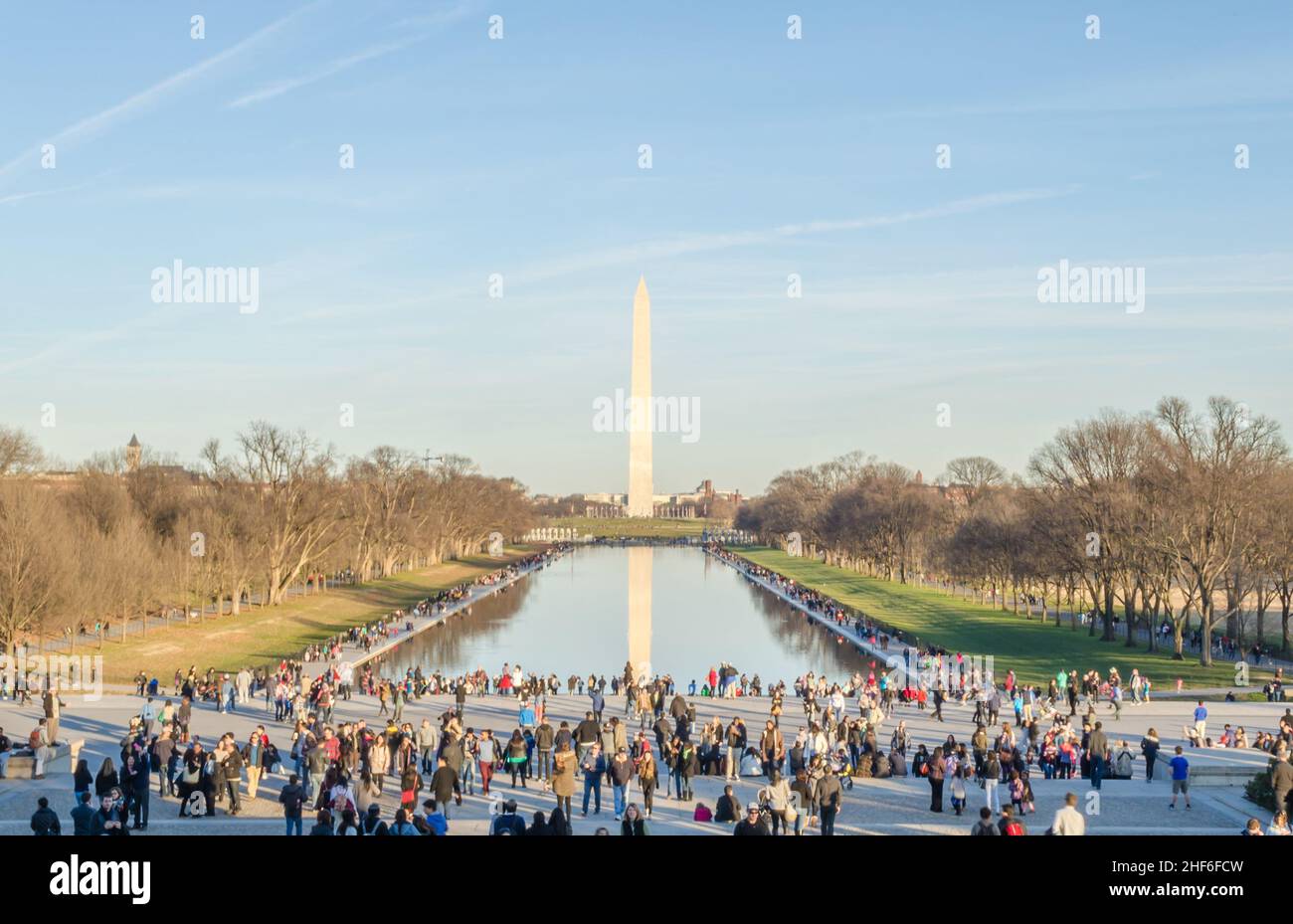 Washington Monument and Lincoln Memorial Reflecting Pool in Washington ...