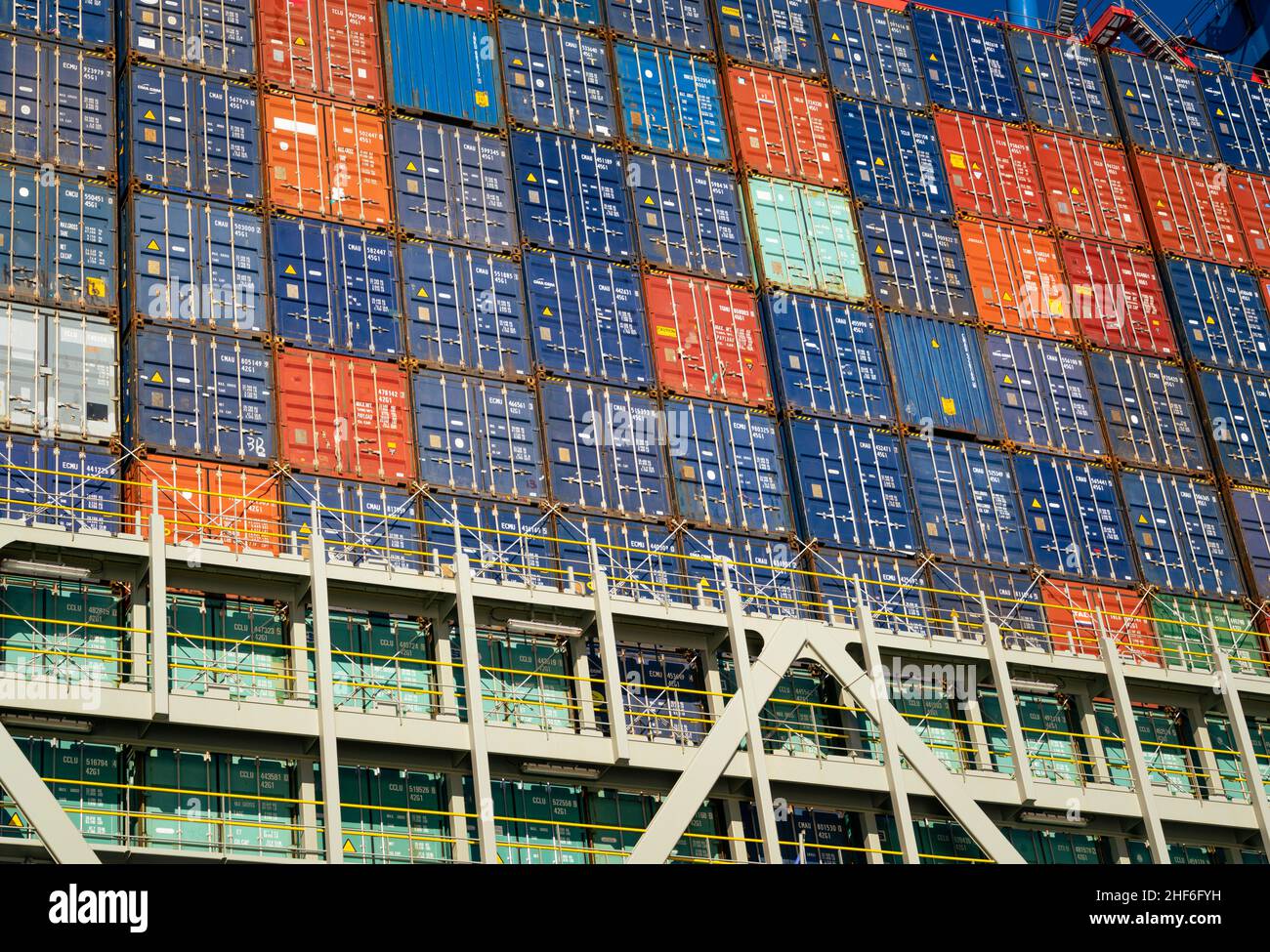 Loaded up loading shipping containers hi-res stock photography and ...