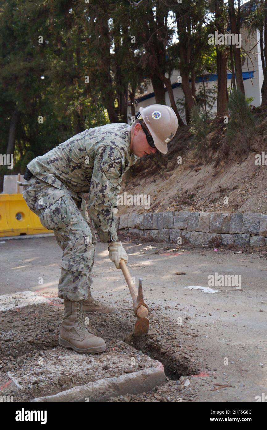 Humanitarian work hi-res stock photography and images - Alamy