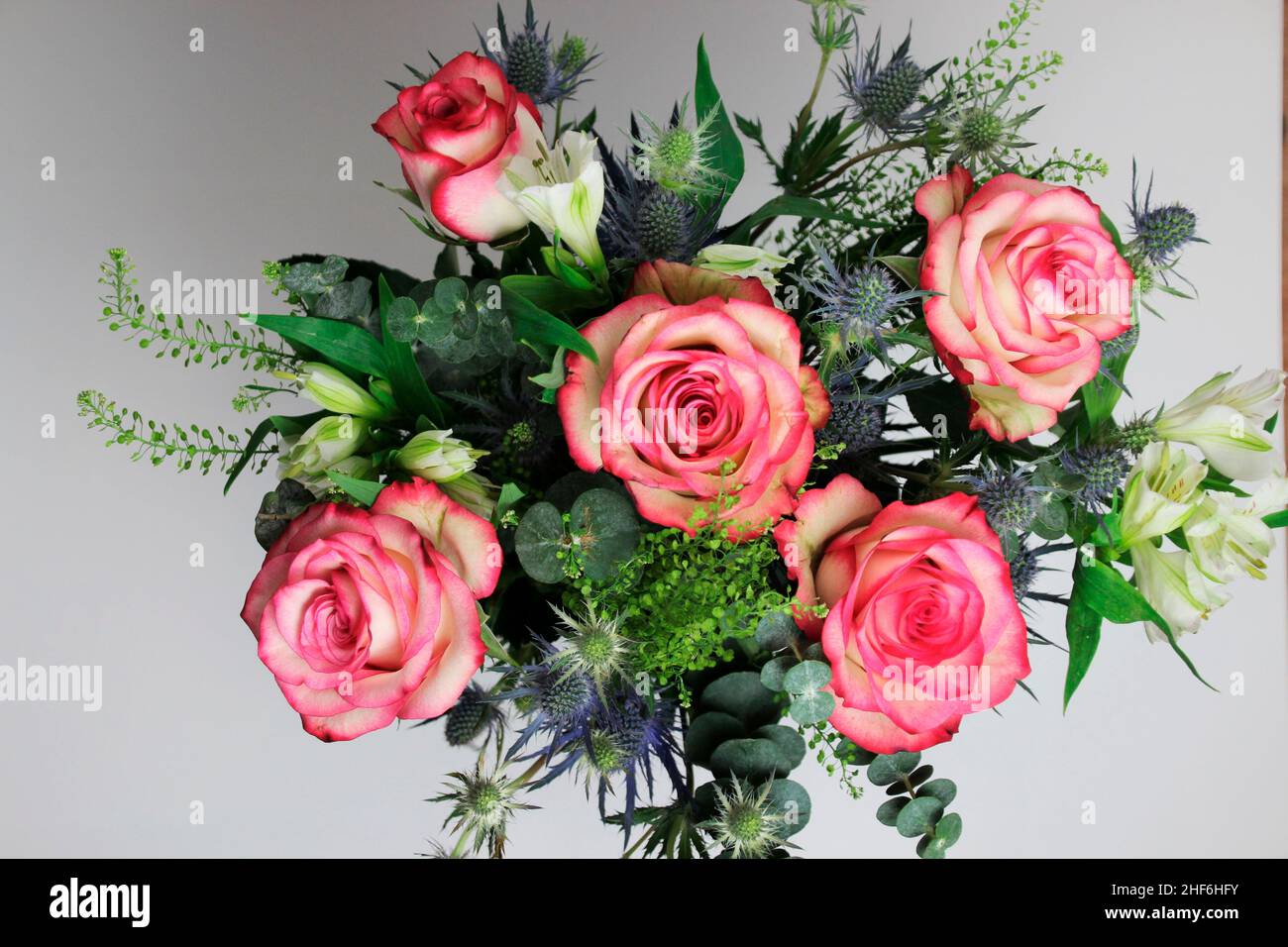 Bouquet pink roses close up hi-res stock photography and images - Alamy