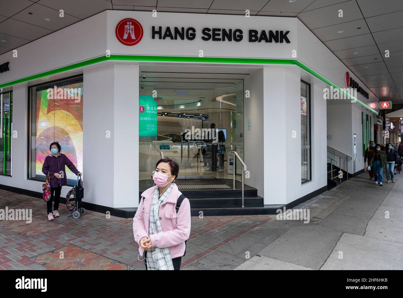 Pedestrians walk past the Hang Seng Bank branch in Hong Kong. (Photo by ...