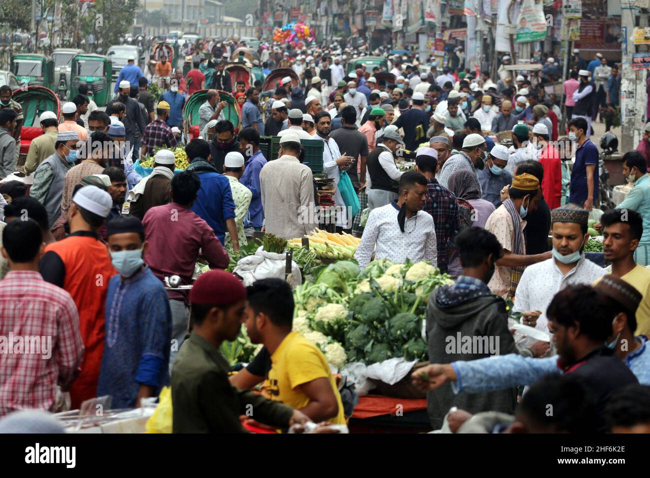 DHAKA,BANGLADESH,JANUARY,14,2022, People do not maintain social ...