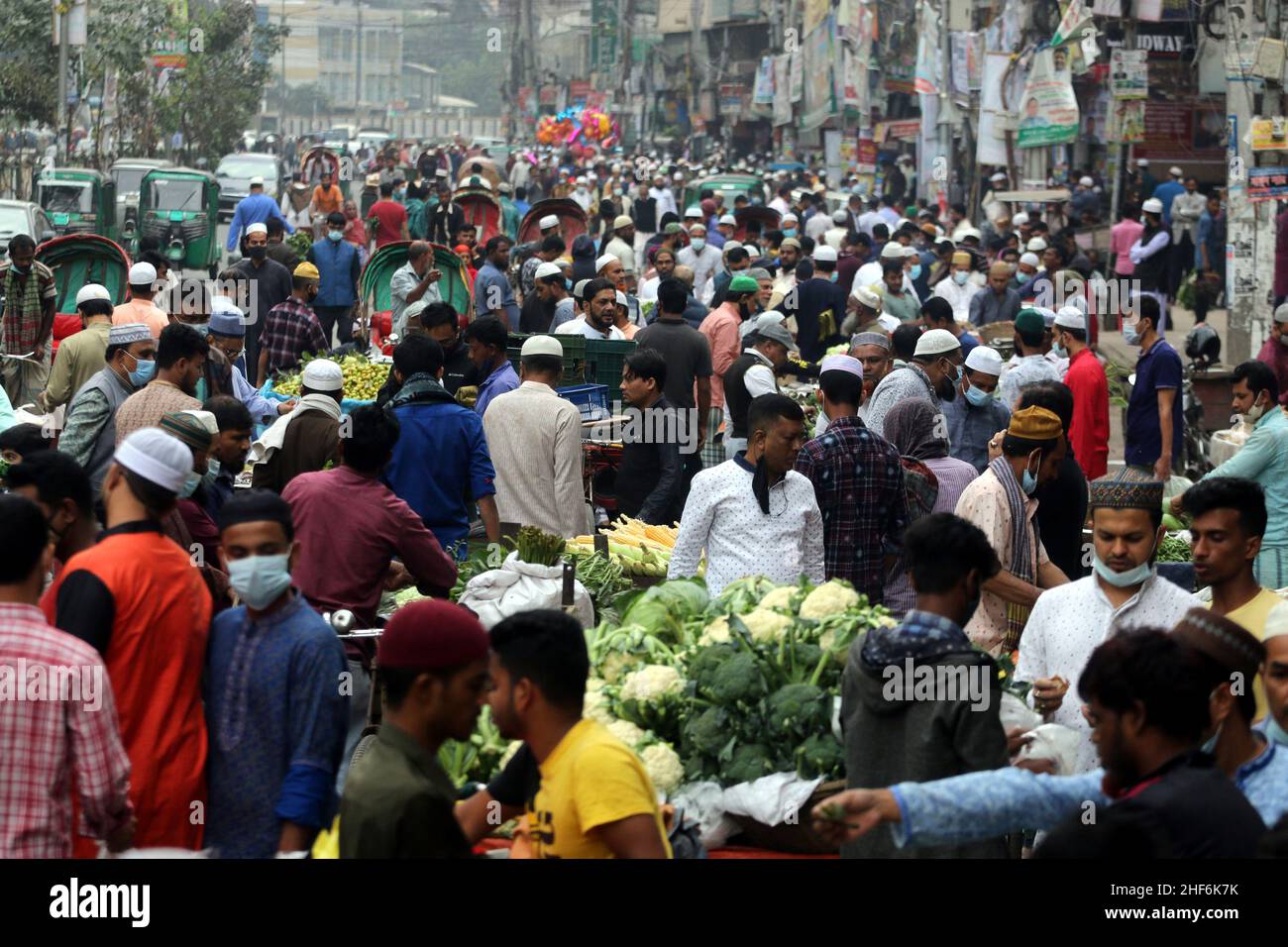 DHAKA,BANGLADESH,JANUARY,14,2022, People do not maintain social ...