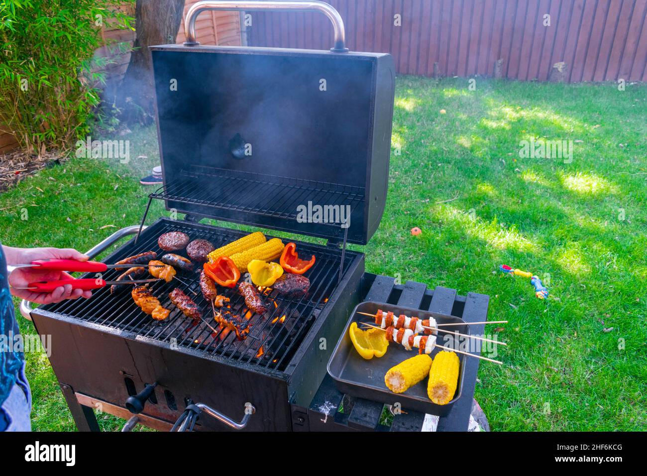 British people enjoying a bank holiday weekend in the heatwave sunshine ...