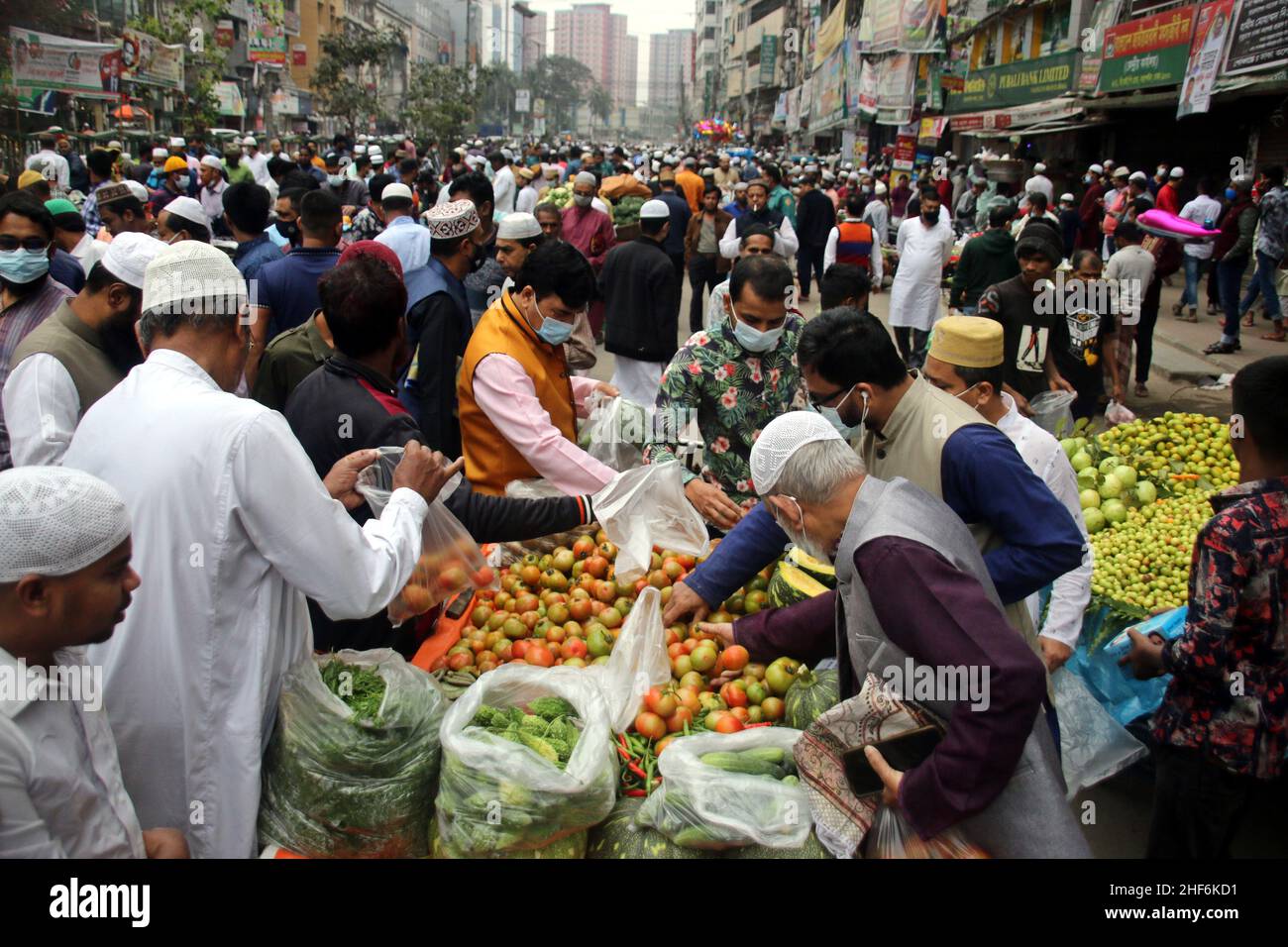 DHAKA,BANGLADESH,JANUARY,14,2022, People do not maintain social ...