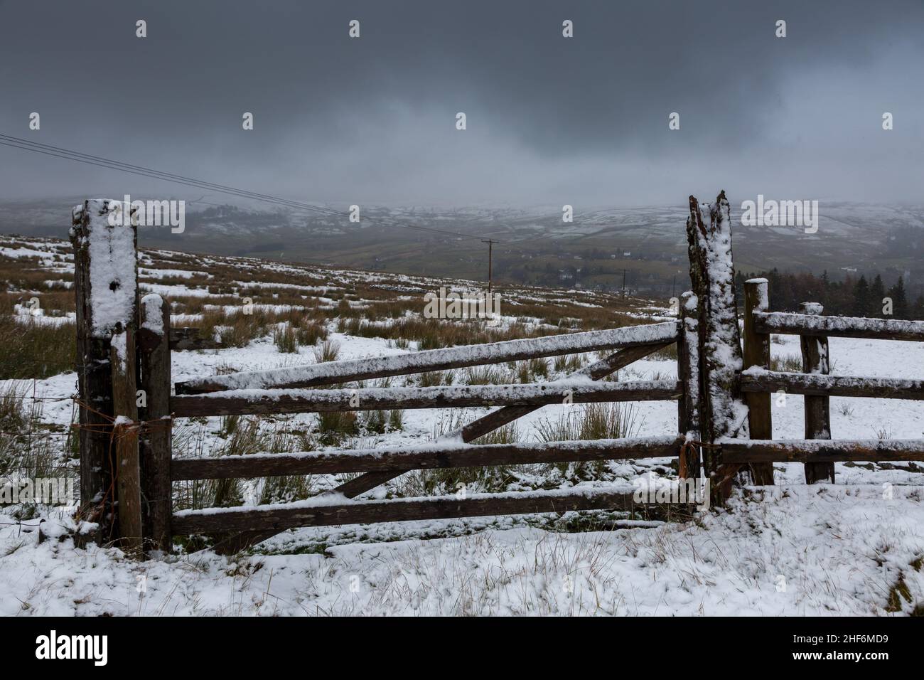 Snow landscape cumbria gate hi-res stock photography and images - Alamy