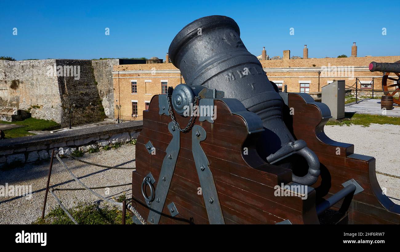 Permanently installed cannon hi-res stock photography and images - Alamy