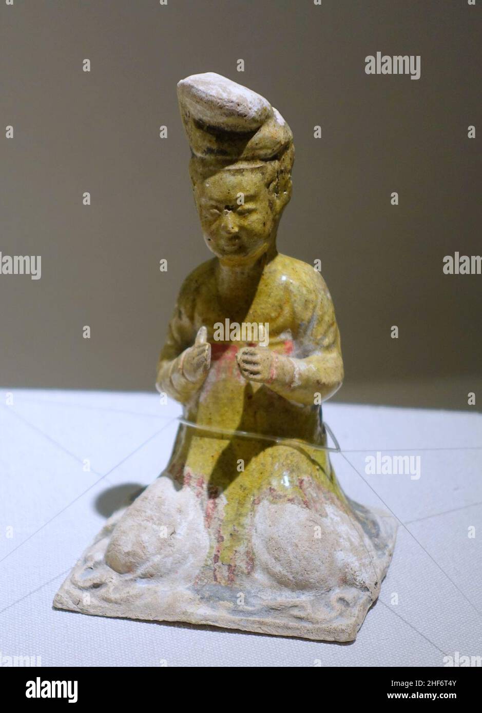 Seated female musicians, figure 6 of 6, China, Tang dynasty, 7th ...