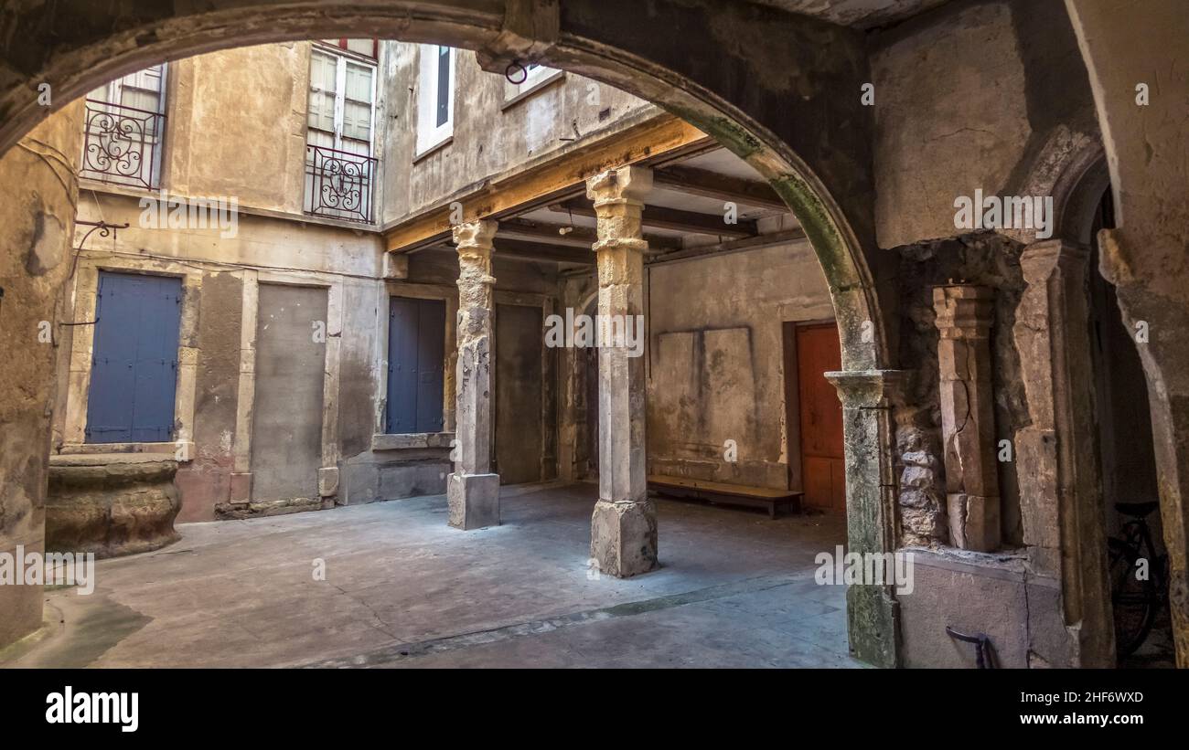 Old house yard in hi-res stock photography and images - Alamy