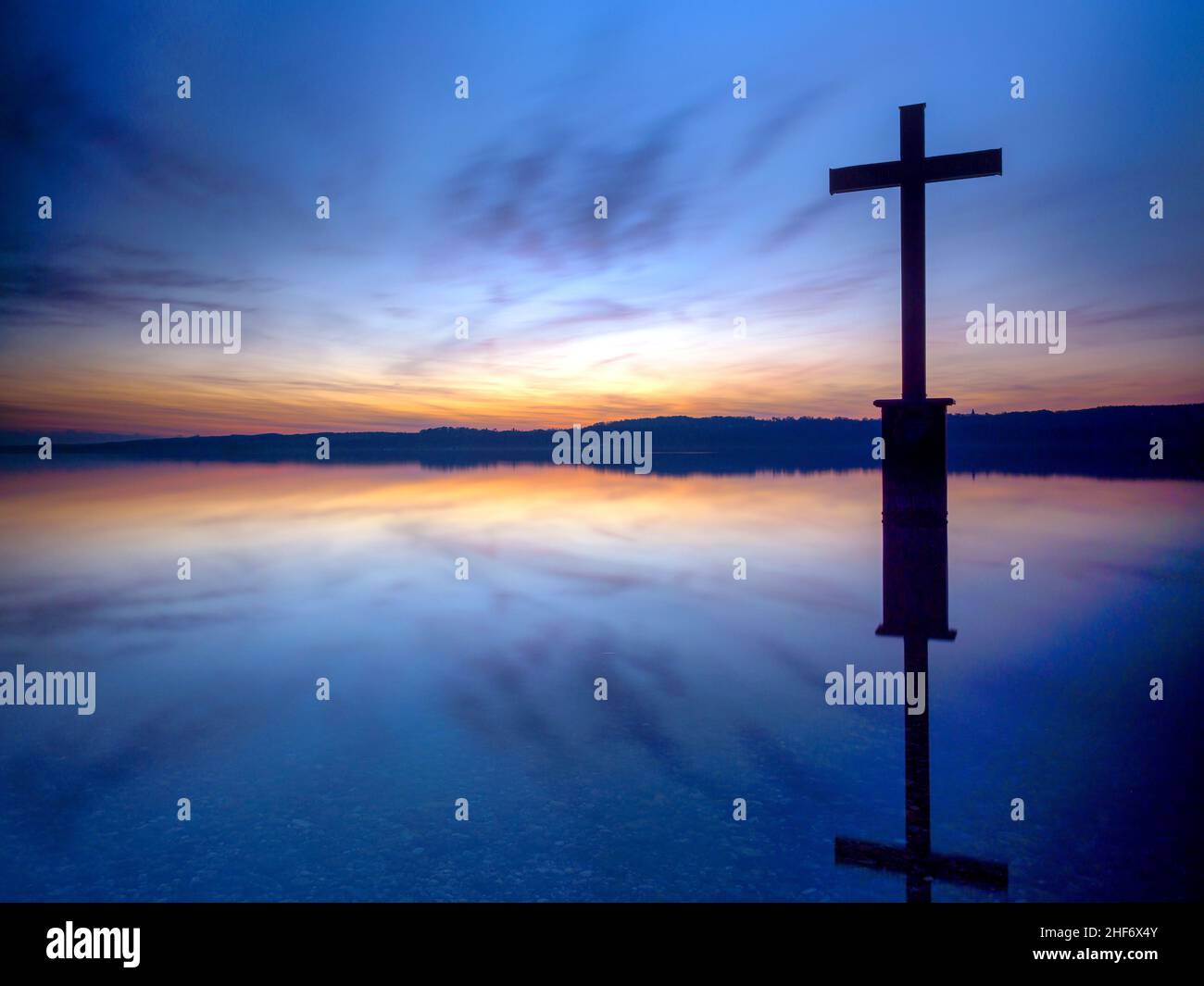 King Ludwig II memorial cross in Lake Starnberg, Berg, Upper Bavaria ...
