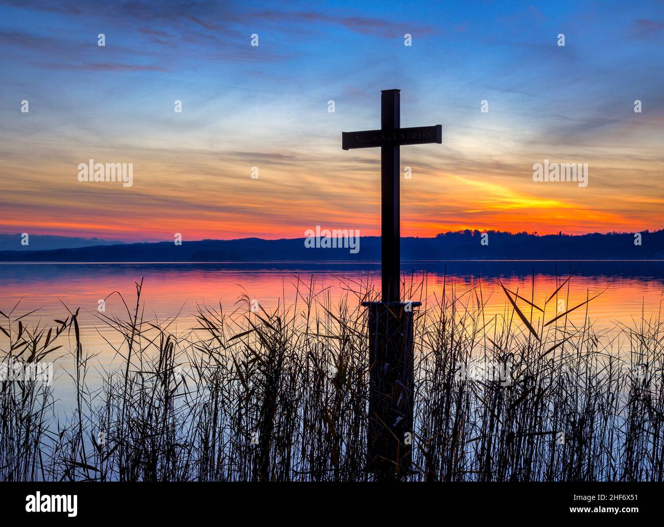 King ludwig ii memorial cross in lake starnberg hi-res stock ...