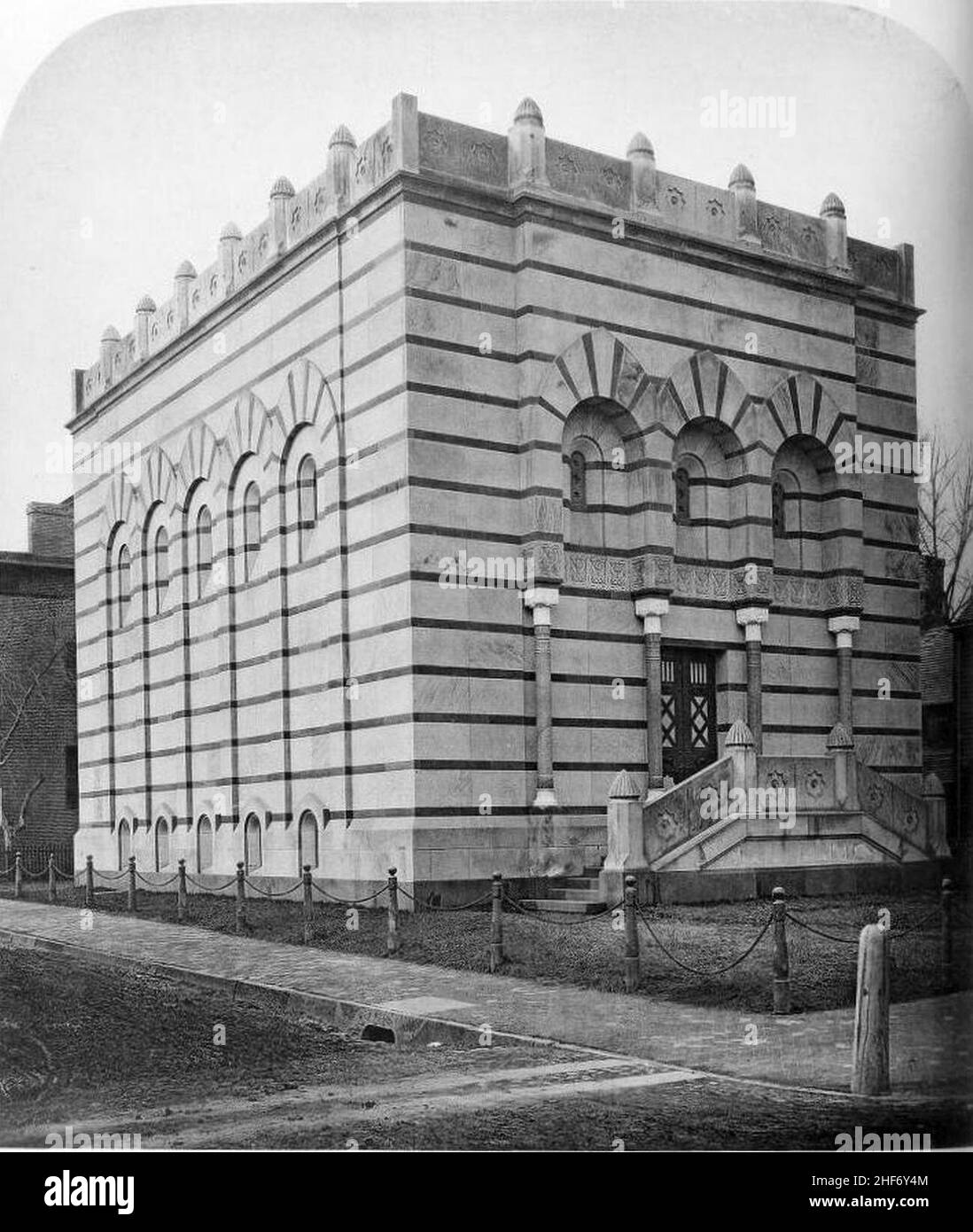 Scroll and Key Kingsley II Stock Photo - Alamy