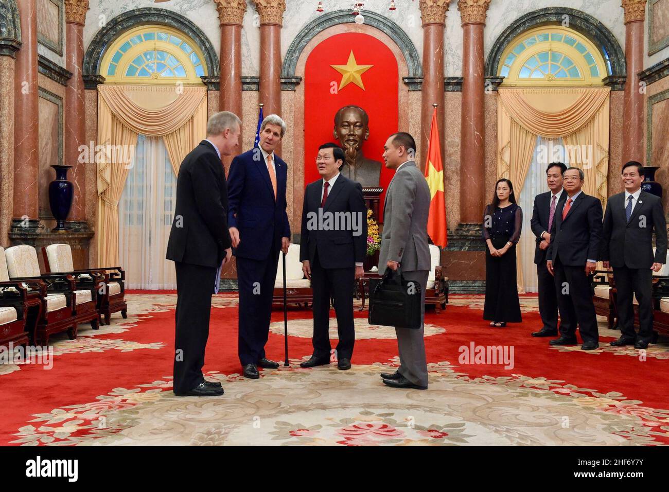 Secretary Kerry Introduces Ambassador Osius to Vietnamese President ...