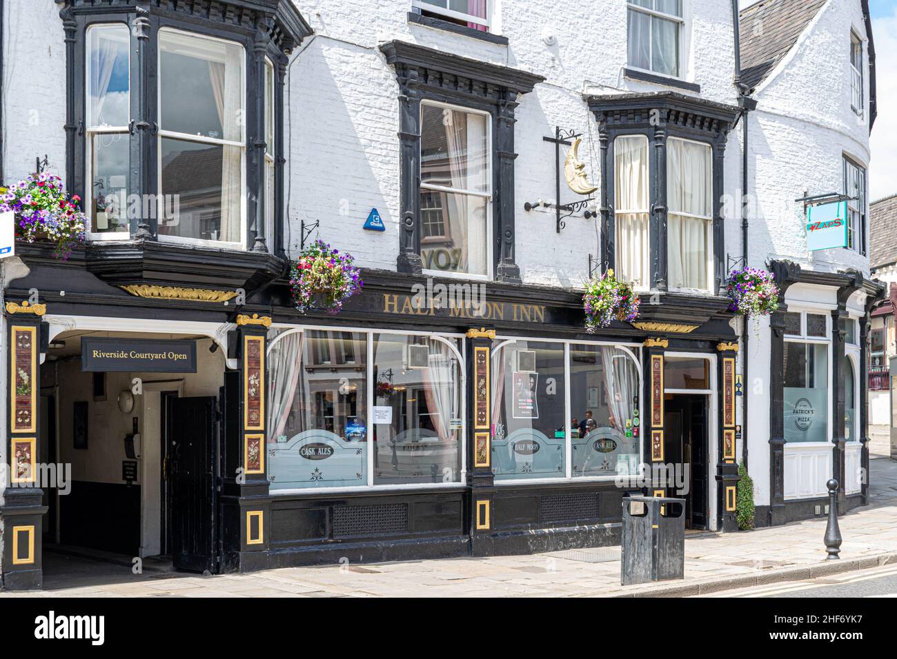 Riverside garden sign hi-res stock photography and images - Alamy