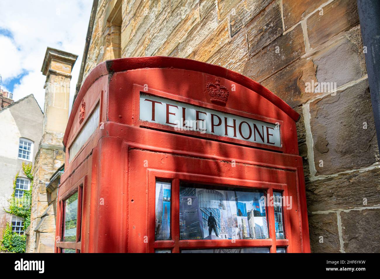 Red fone booth hi-res stock photography and images - Alamy