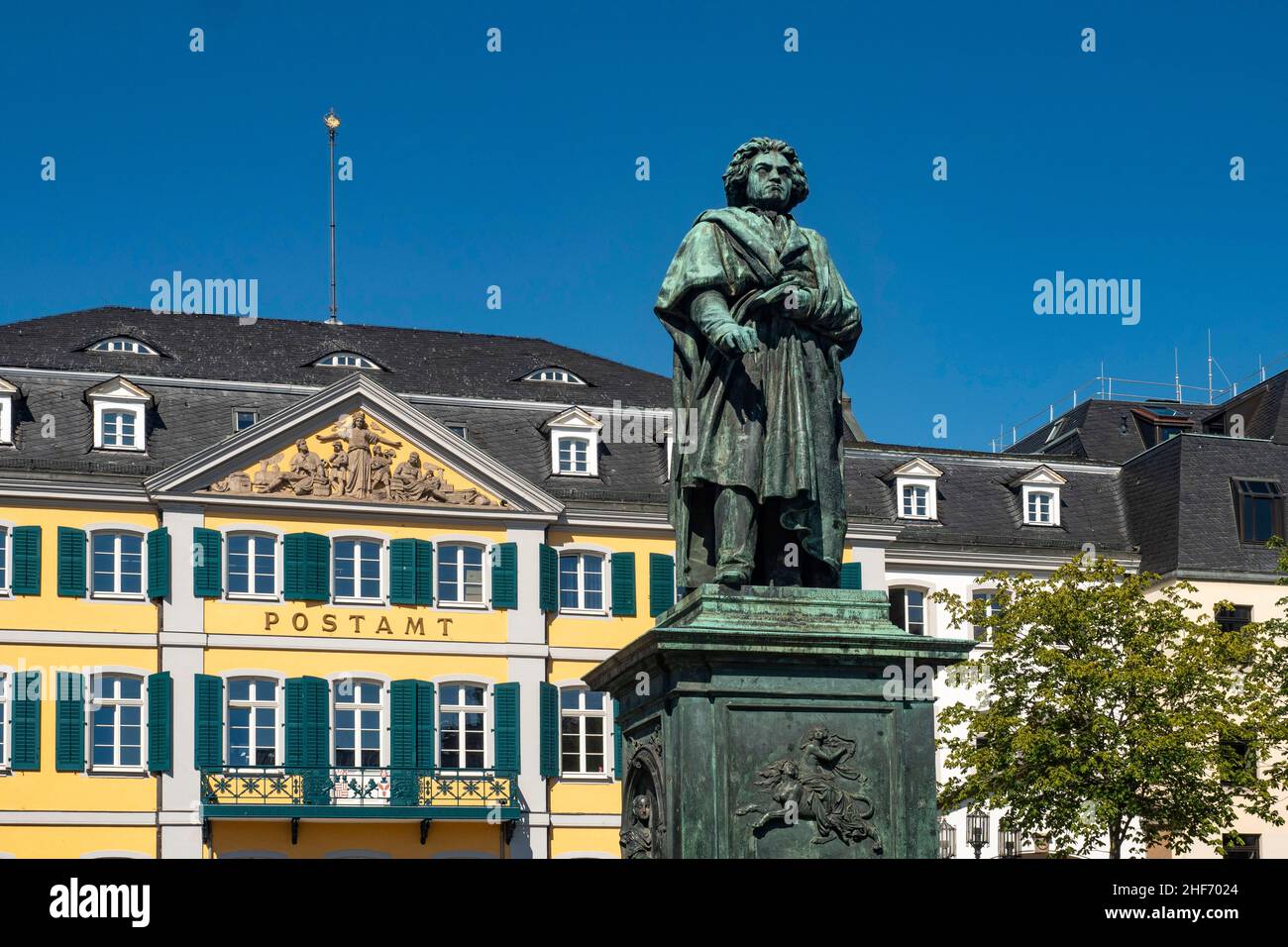 Beethoven monument on Münsterplatz in front of the former main post ...