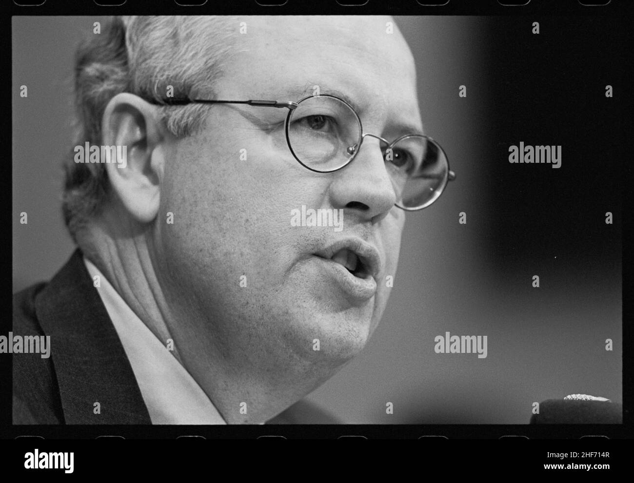 Monica lewinsky 1998 hi-res stock photography and images - Alamy