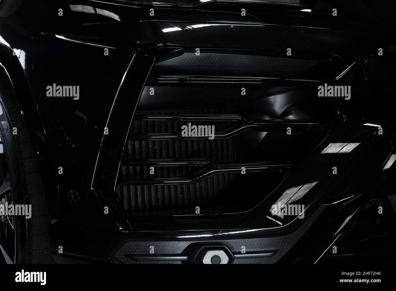 Lamborghini grille hi-res stock photography and images - Alamy